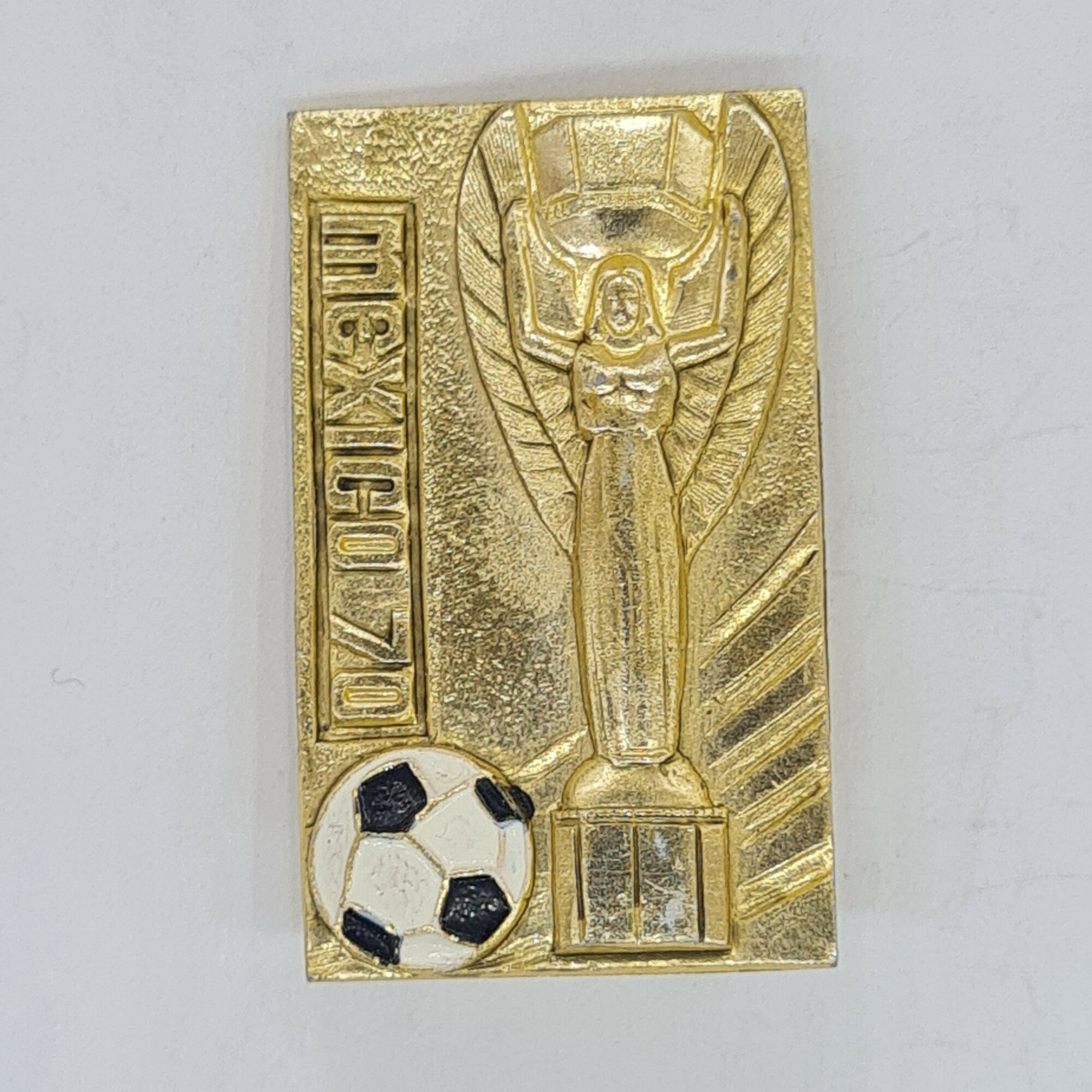 Значок СССР mexico 70, золотистый кубок и футбольный мяч, советский и винтажный