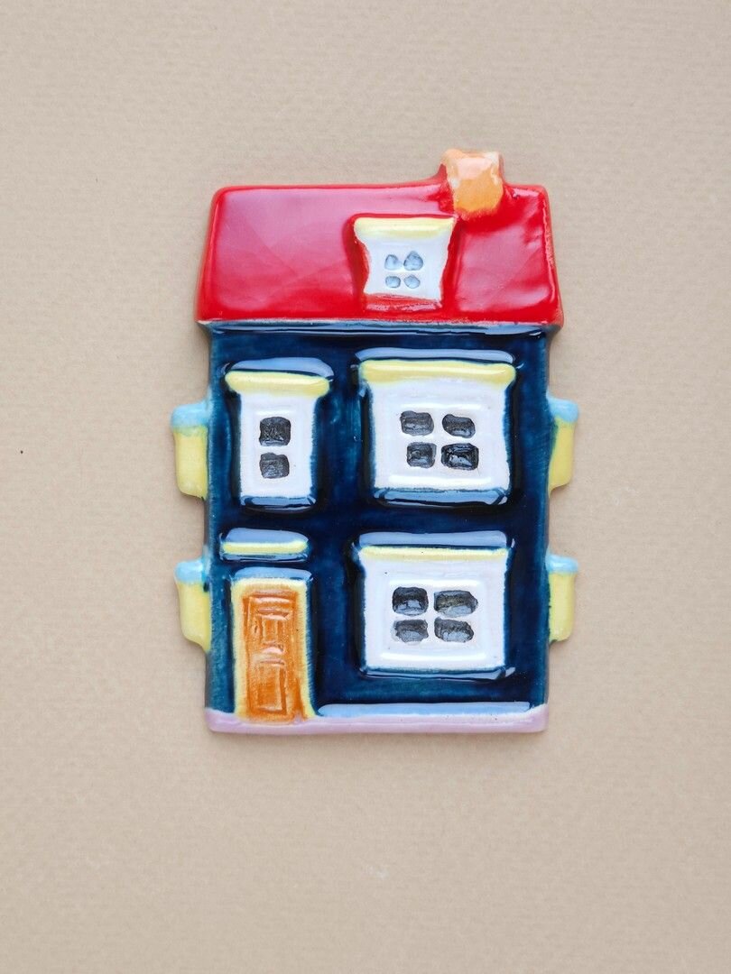 Домик из Брюгге (магнит). Ярославская майолика. Керамика ручной работы. Сделано в России.