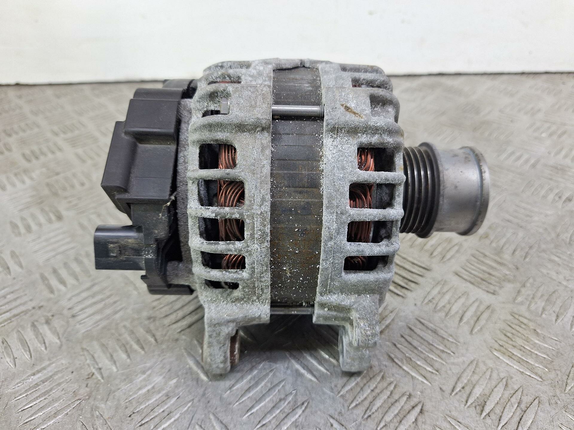 Генератор Volkswagen Golf 7 рест. (2017 - 2019) 04E903024S