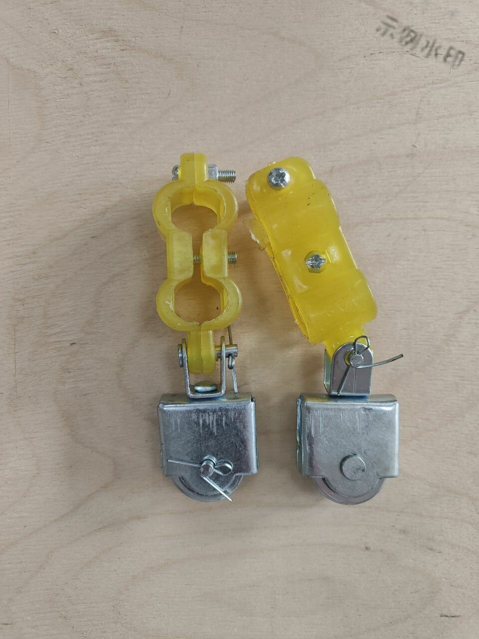 Подвес для кабеля на металлическом ролике с подшипником 2шт