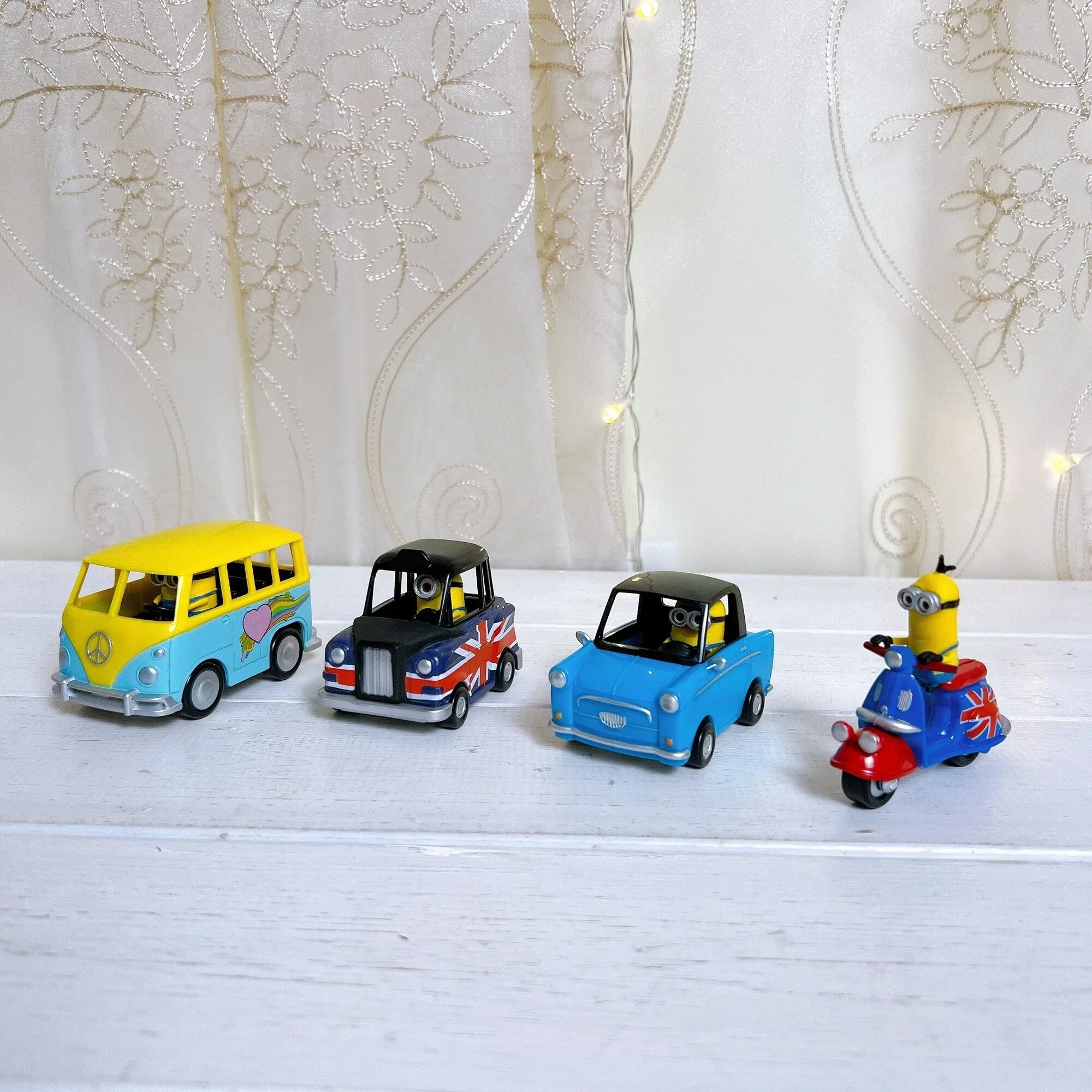 Фигурки Hot Toys "Despicable Me Minions", ПВХ, масштаб 1/60, 1 шт