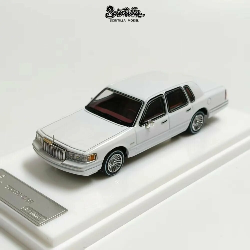 Масштабная модель автомобиля MK Miniatures 1/64 #Lincoln Town Car White Alloy Car Model Collection Gift