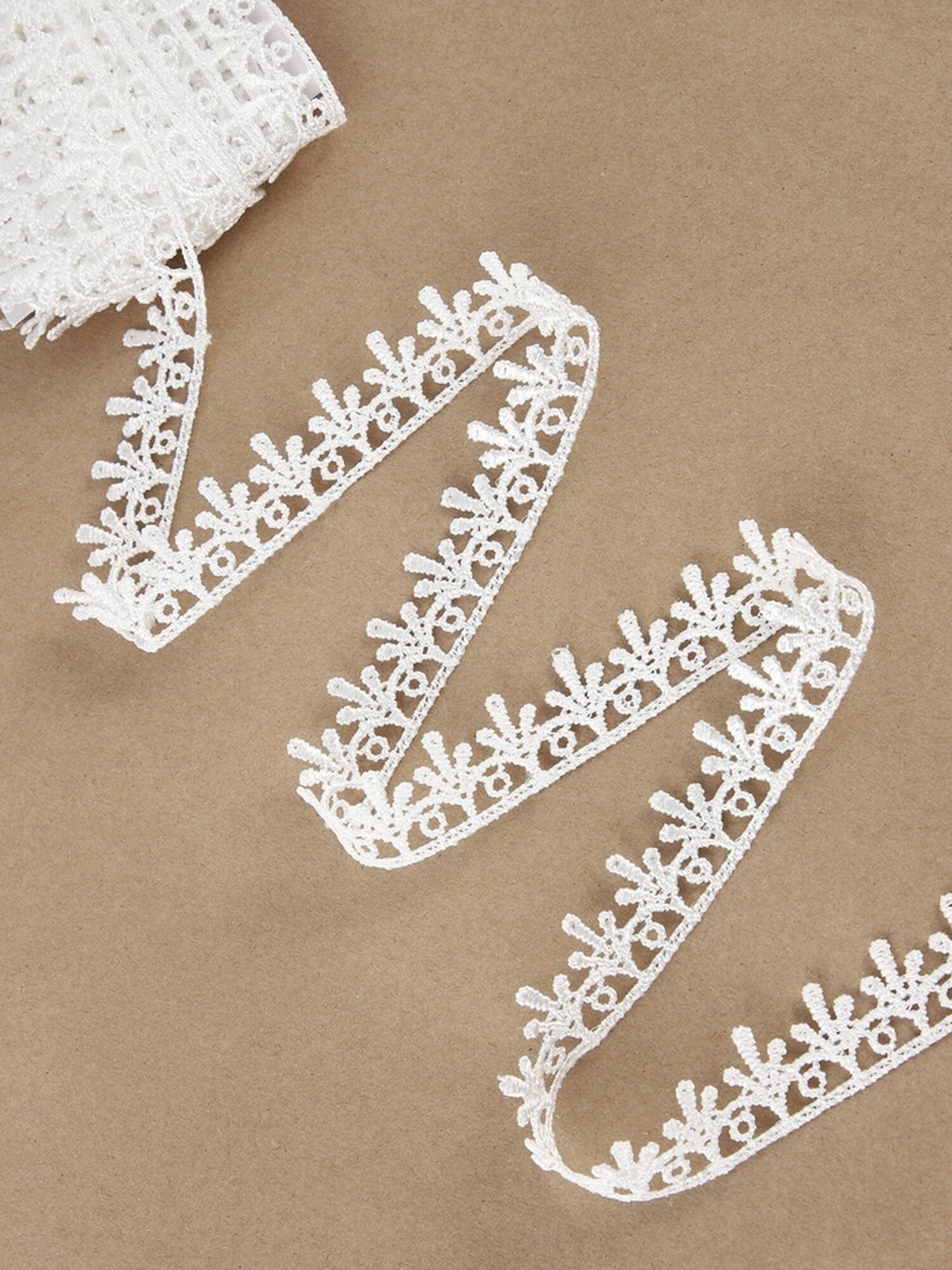 Кружево гипюровое, 20 мм × 14 ± 1 м, цвет белый