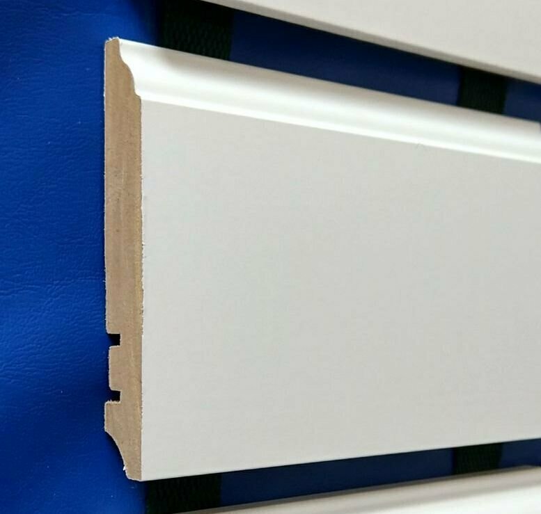 Плинтус МДФ Hannahholz белый AAW 100/301, 1 шт.