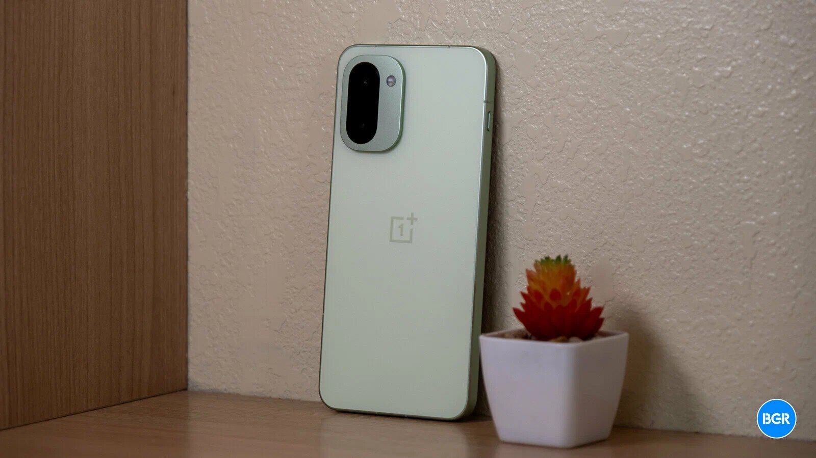 Смартфон OnePlus 15R 12ГБ + 256ГБ (Зеленый | Mint Breeze) Экран 6.83" — фото 1
