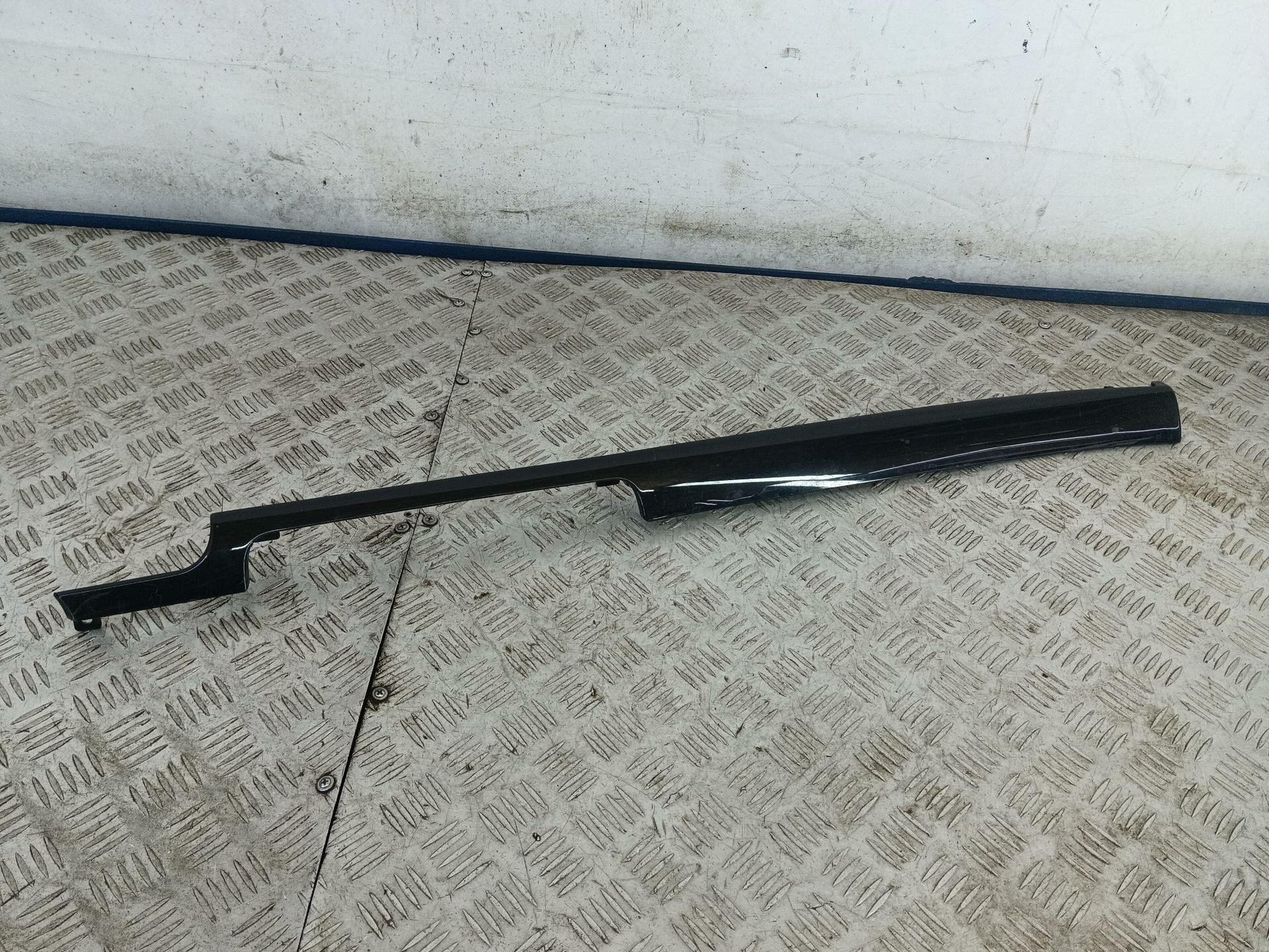 Декоративная накладка торпедо правая Audi A4 B6 2003 8E1853190