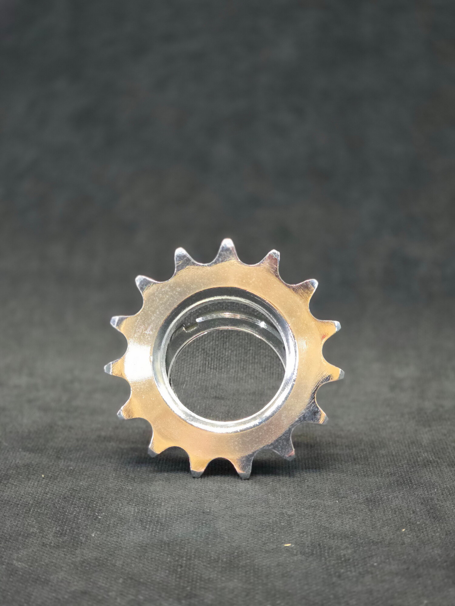 Звезда задняя Ashima Fixie, 15Tx1/8" (track cog), 1.37"x24t, стальной сплав, серебристая