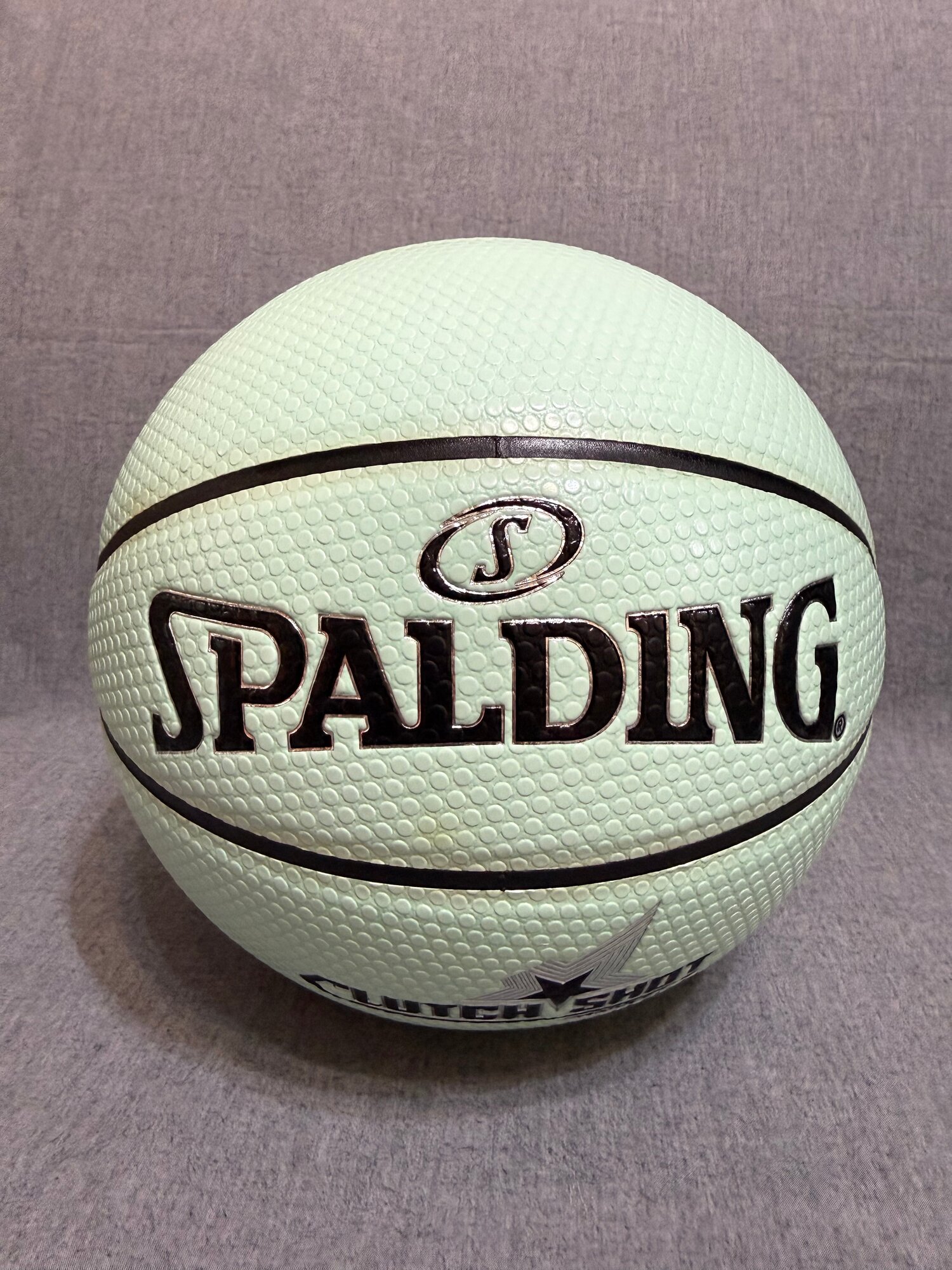 Баскетбольный мяч Spalding CLUTCH SHOT. Размер 7. Светло-мятный. Indoor/Outdoor