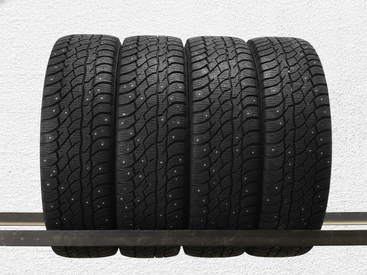Зимние шины шипованные Viatti Bosco Nordico V-523 225/65 R17 15% износ TSB056194