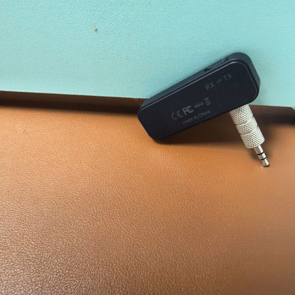 Беспроводной адаптер Bluetooth 5.0 2-в-1 (передатчик и приемник) для автомобиля с 3,5 мм AUX и встроенным микрофоном, поддержка громкой связи, Hi-Fi стерео, черный