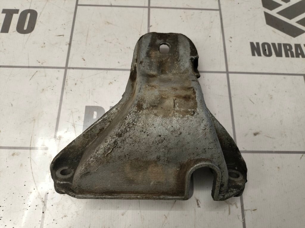 Кронштейн двигателя правый Audi 80 90 B3 86-91