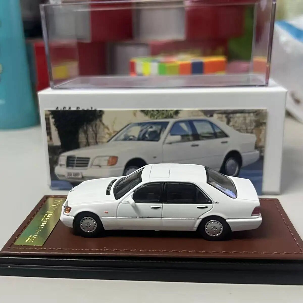 Модель автомобиля MASSDI WTX 1:64 S-Class W140 из металла white