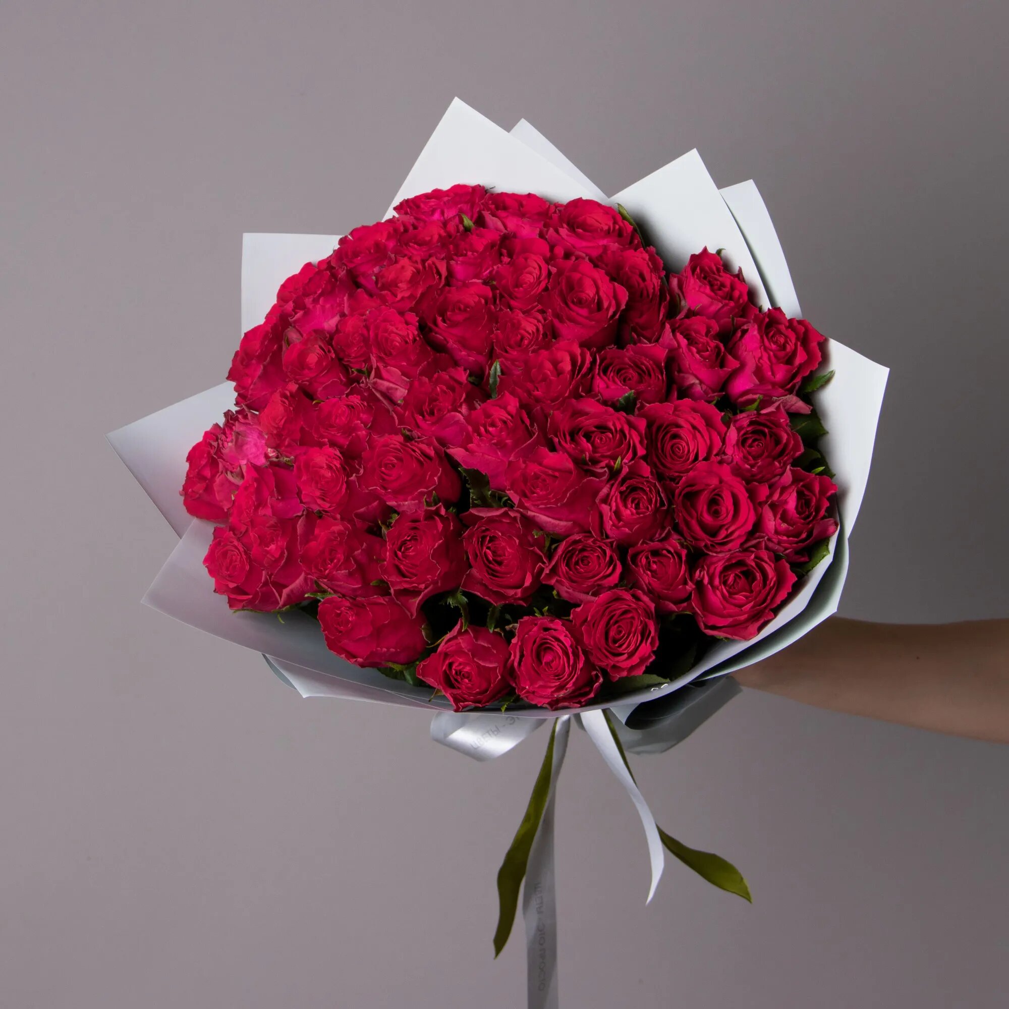 Букет Роза "Мадам Чериз" 45 шт Высота 40 см в коробке и аквабоксе от "Простоцветы"