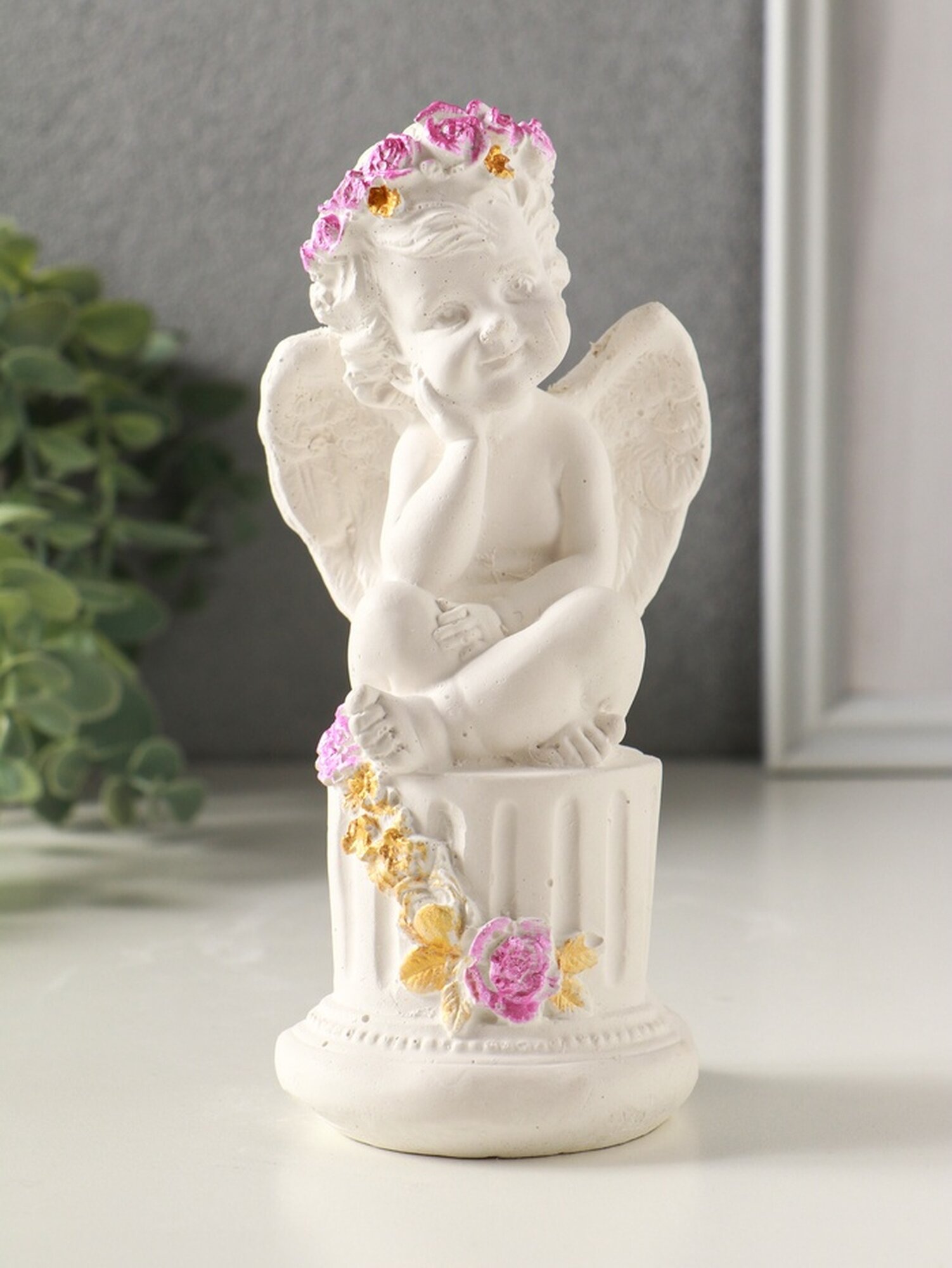 Статуэтка "Ангел на тумбе с цветами" 15х7 см, белый с росписью