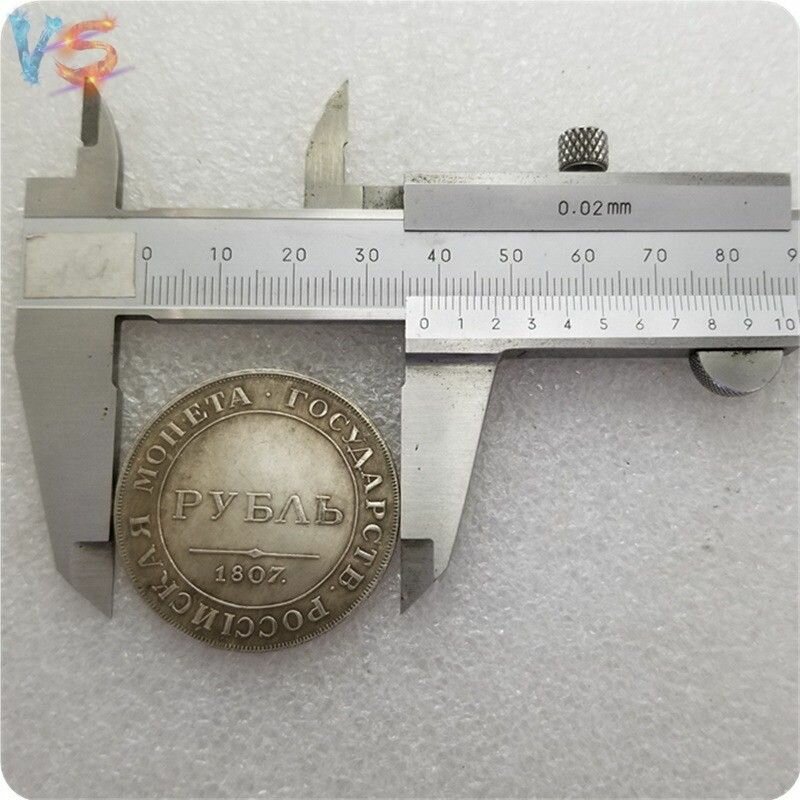 Это серебряная монета Российской империи с изображением портрета Александра I, императора и самодержца всероссийского.