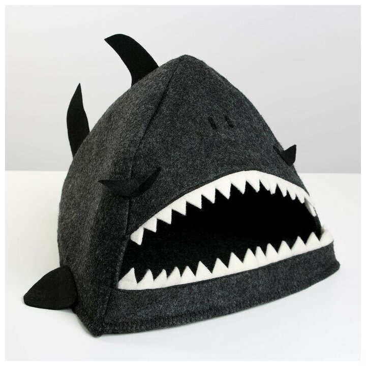Домик для животных из войлока"Зубастая акула" 39*41*30 Пушистое счастье 7430606 .