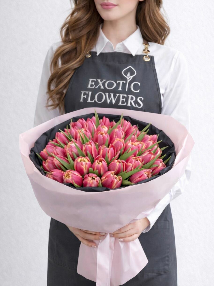 Букет из красных пионовидных тюльпанов