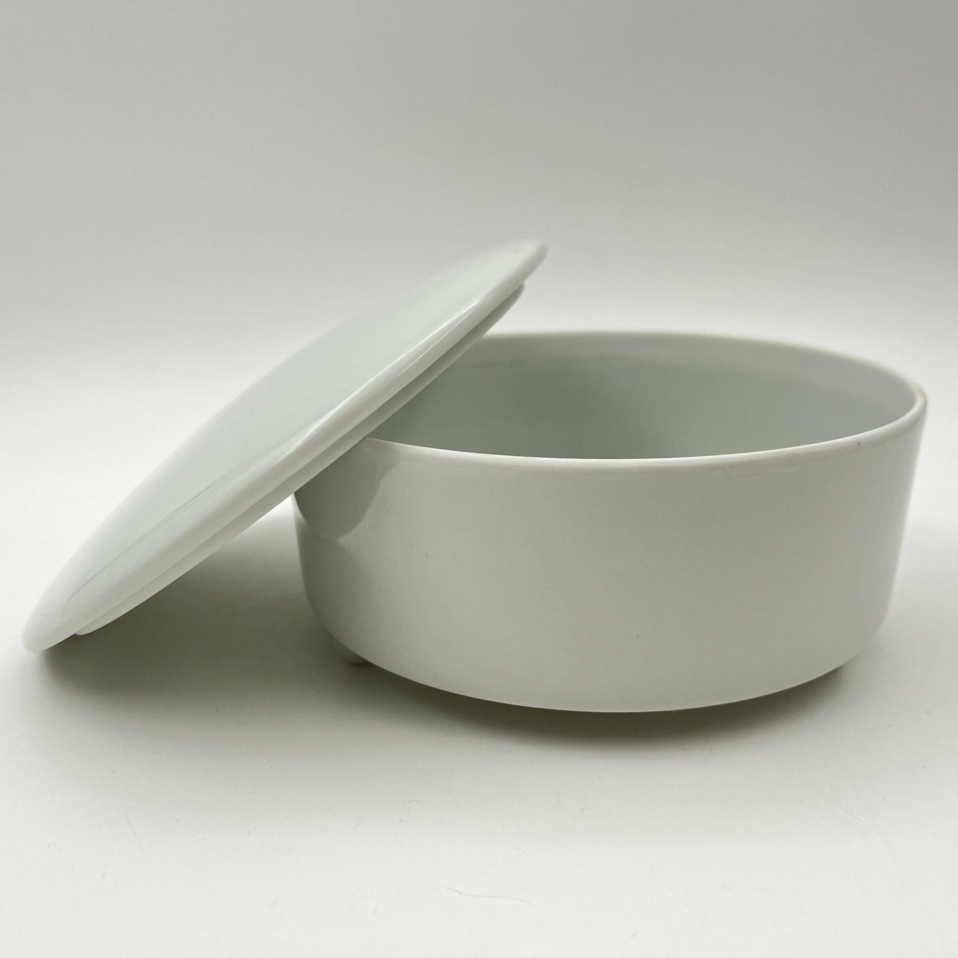 Шкатулка круглой формы, фарфор, Limoges, Франция, 1960-1980 гг.