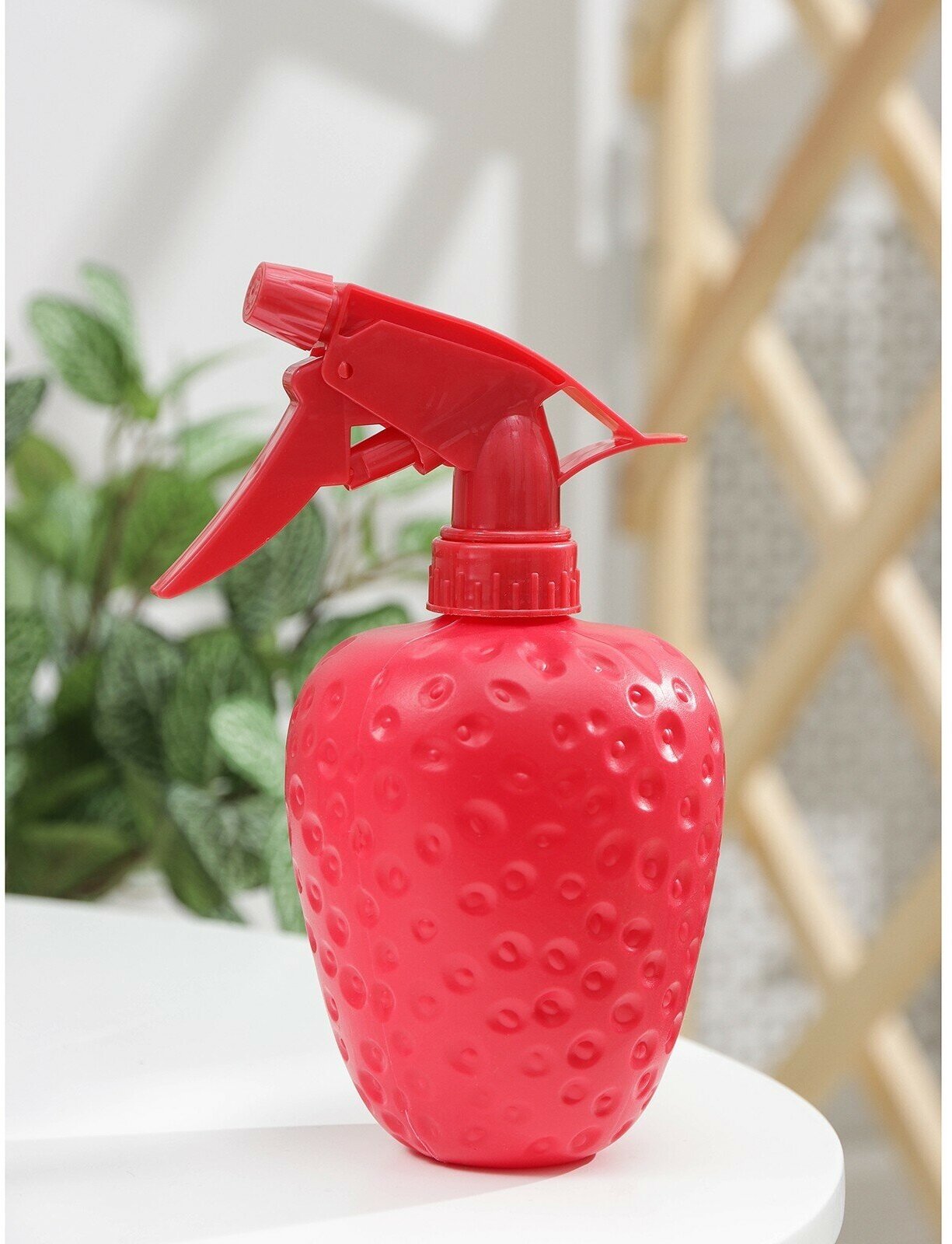Пульверизатор «Клубничка», 500 мл, цвет красный