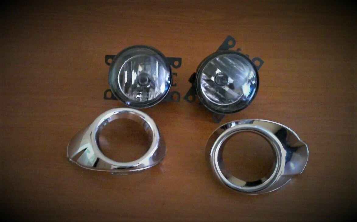 Противотуманные фары в сборе с хромированными накладками ПТФ на Форд Фокус 3 (2011-2014 г. в.)
