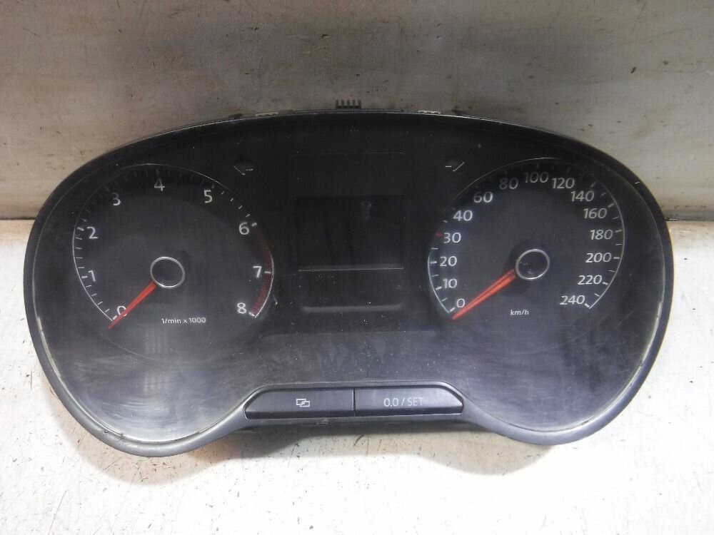 Панель приборов VW Polo V