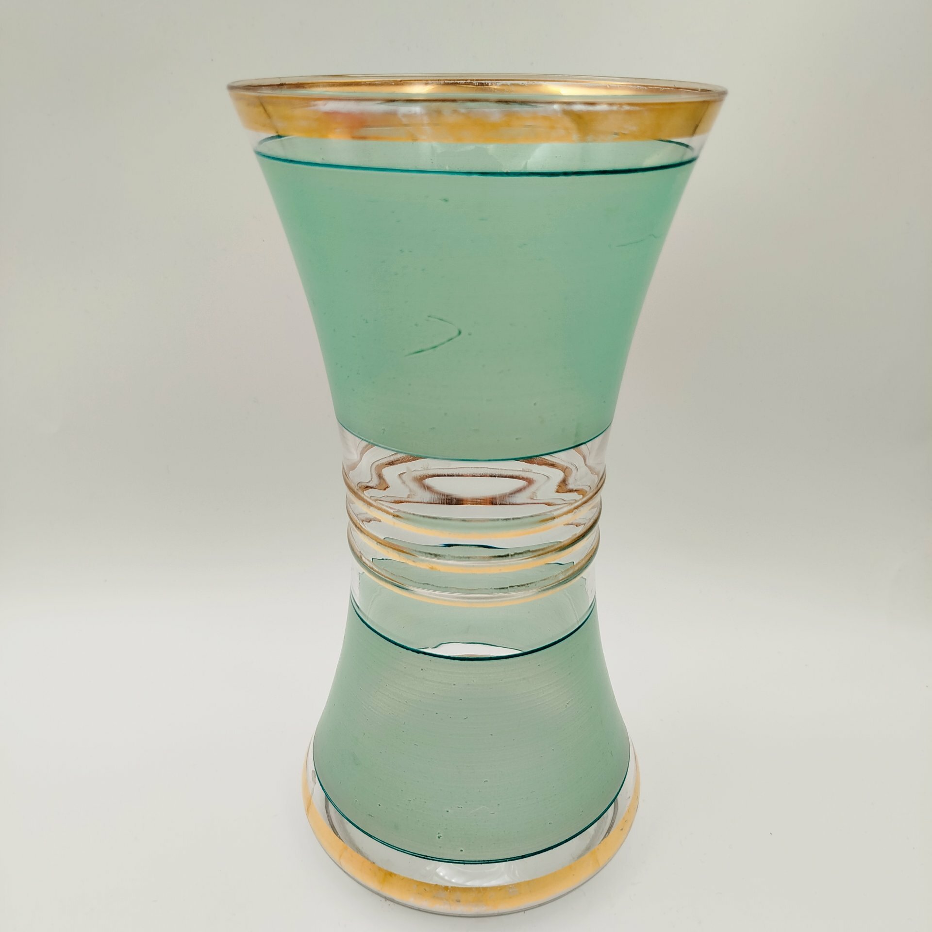 Ваза для цветов мятного оттенка, стекло, краска, золочение, Bohemia Crystal (Bohemia Glass)