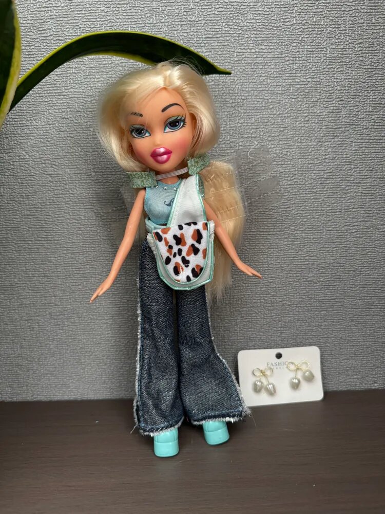 Bratz Кукла Y2K Ретро кукла тысячелетия кукла из пластика для игр и коллекционирования — фото 1
