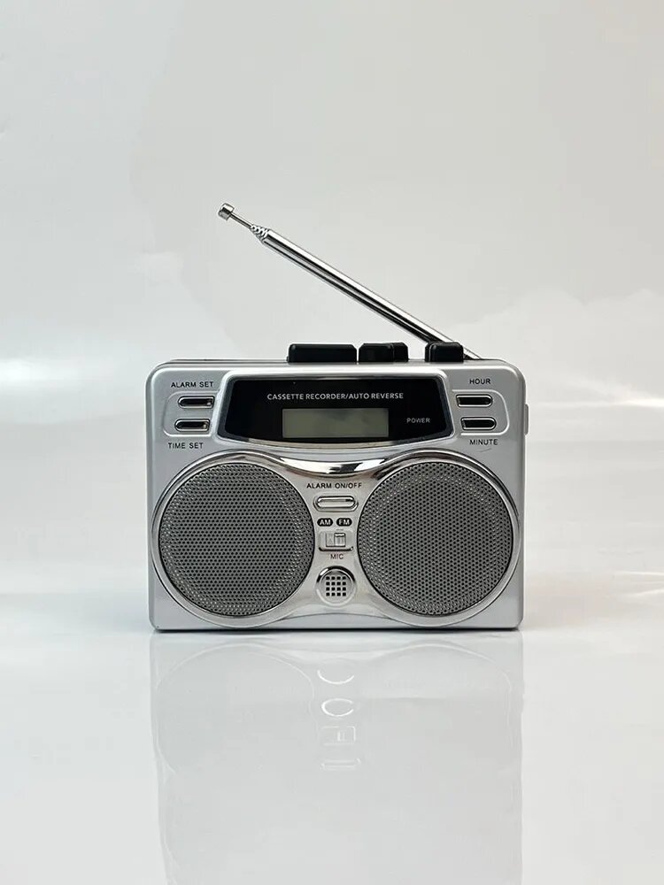 Кассетный плеер AM/FM с автореверсом, серебристый, встроенный динамик и FM тюнер