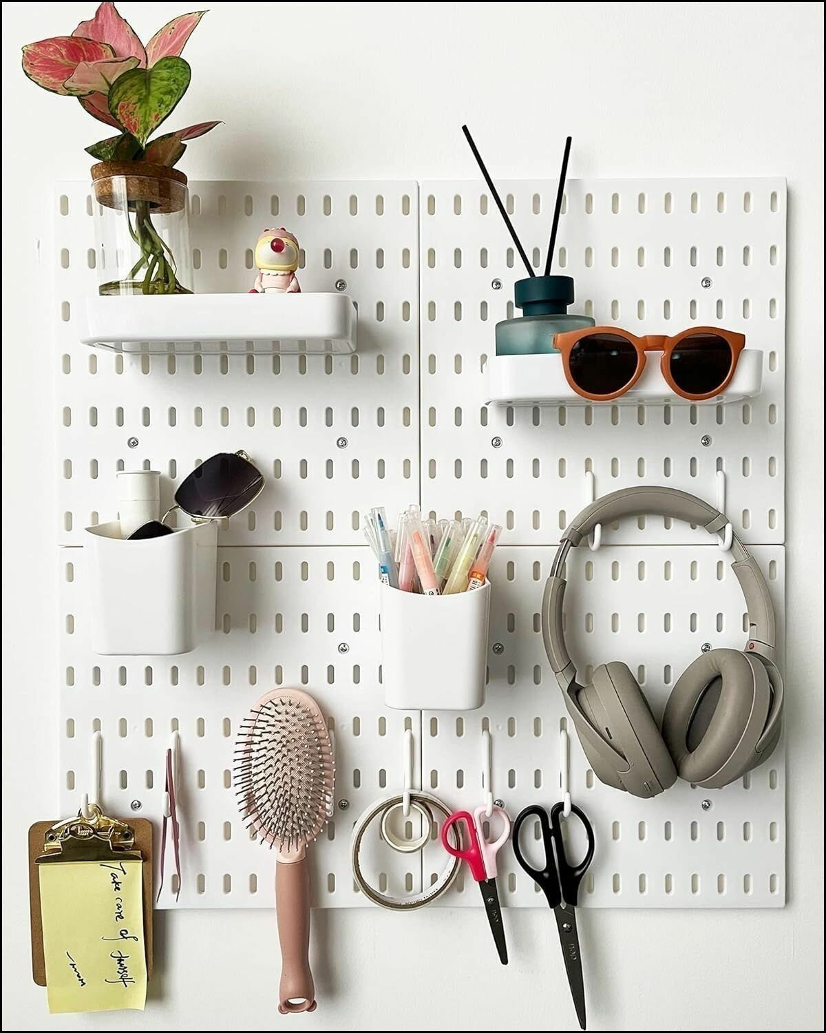 Эксклюзивный перфорированный стенд 56х56 см для творчества и декора, включающий систему хранения из 30 элементов