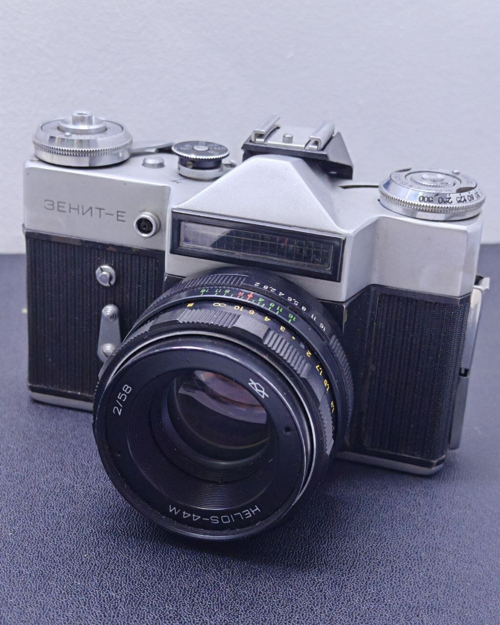 Советский плёночный фотоаппарат Зенит-Е, Helios-44M, 2/58, чехол