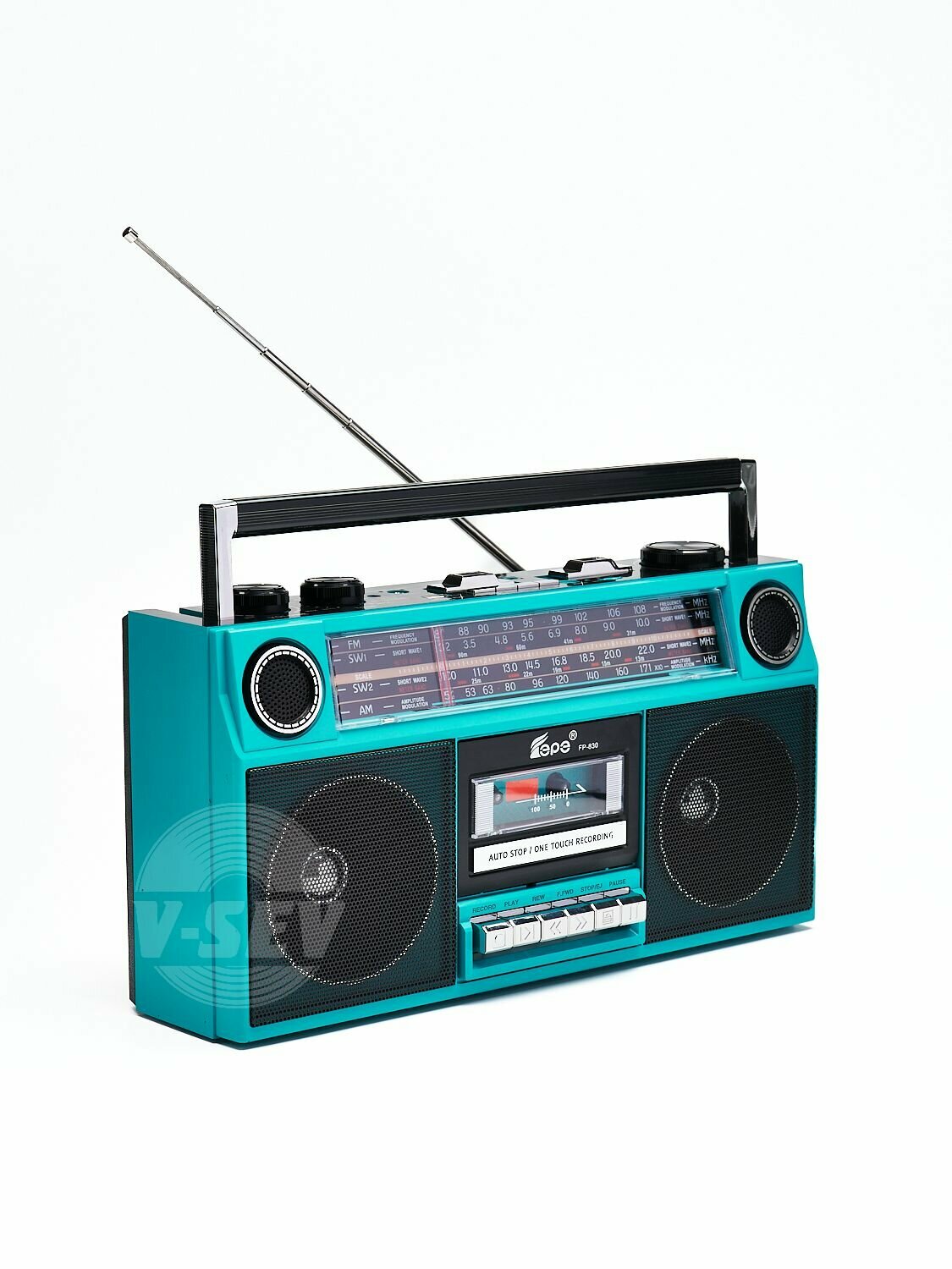 Кассетная магнитола с Bluetooth, USB и microSD FP-830