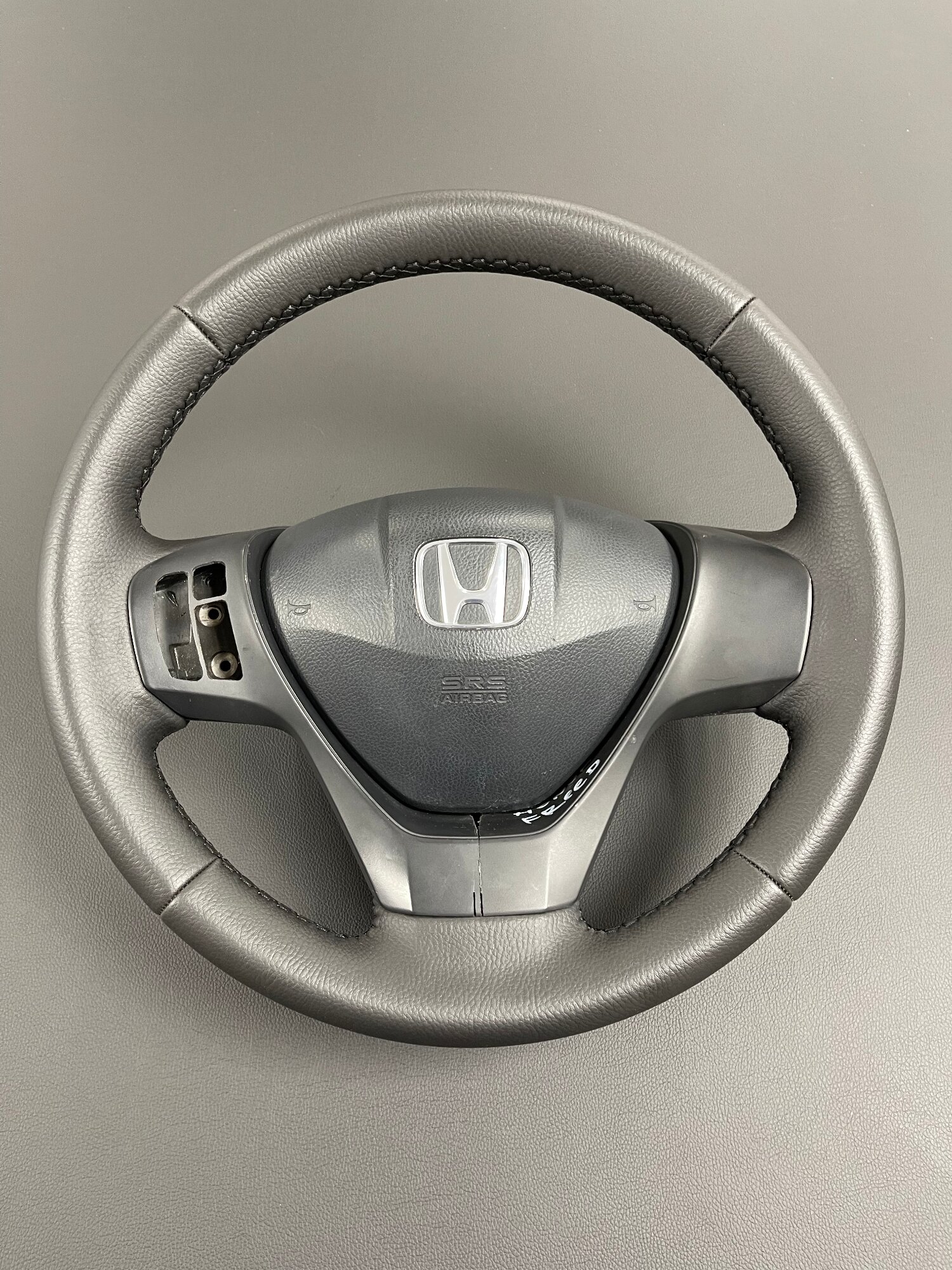 Руль Honda Freed 1 Б/У после перетяжки.