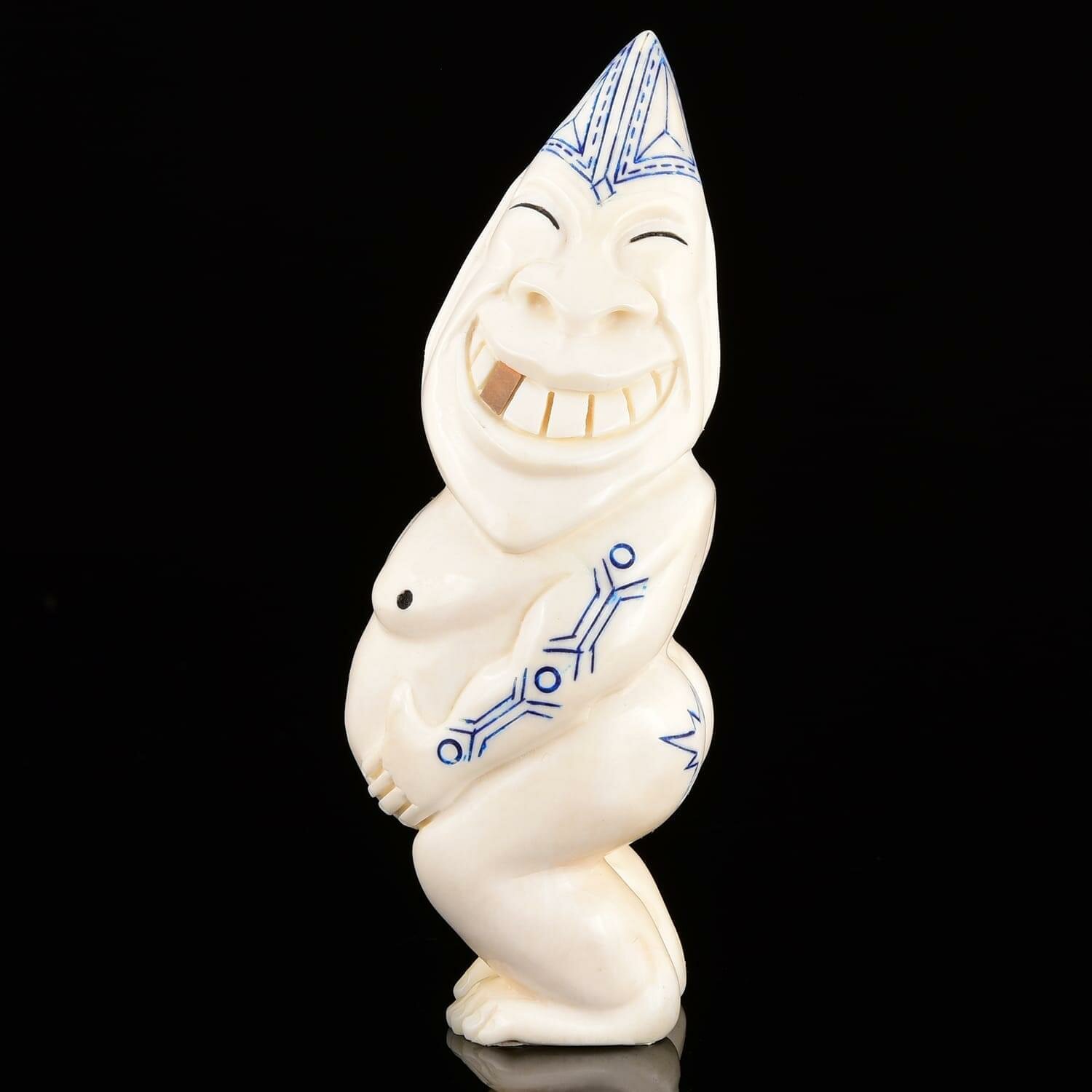 0051559/И092 Изделия из кости Скульптура "пеликен" клык моржа 11*4*4