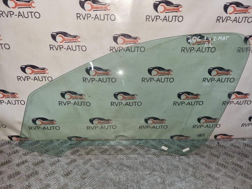 Стекло двери переднее левое Peugeot 206 1998—2012