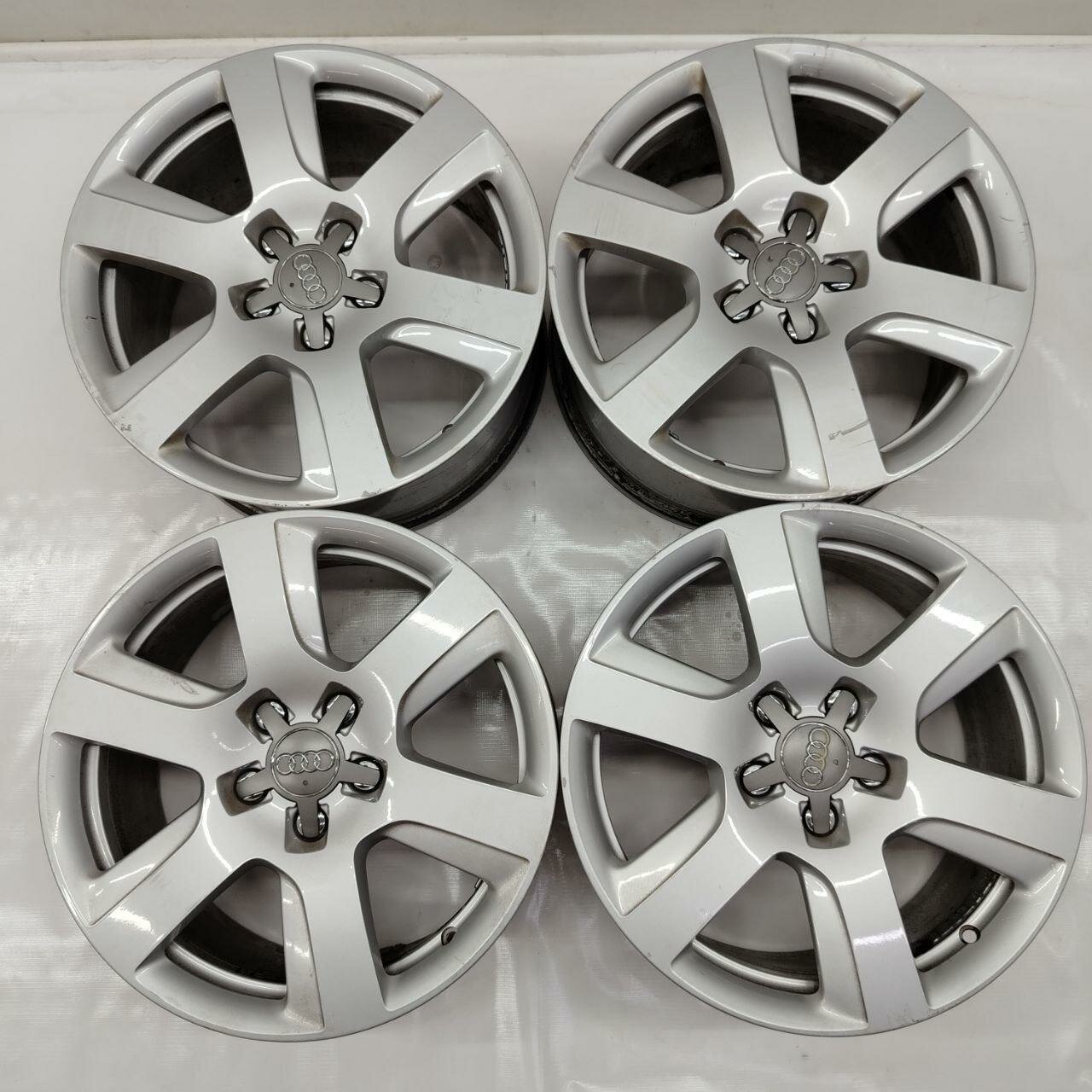 Колесные диски Audi 17x8 PCD 5x112 D66.6 ET39 (оригинал)