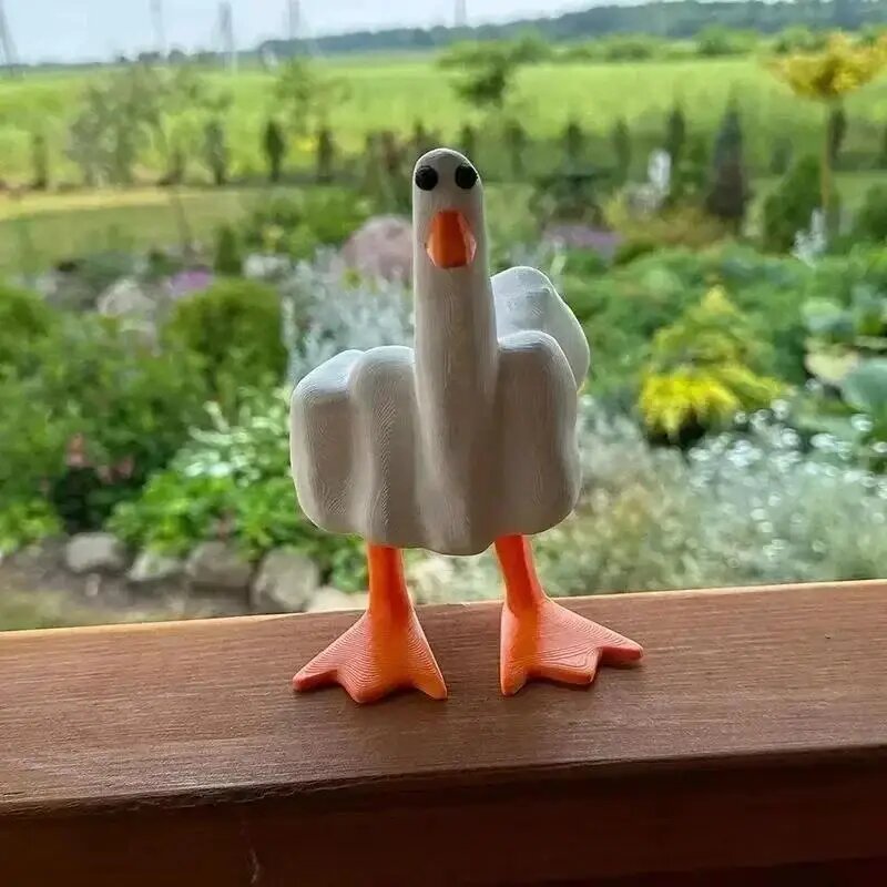 Фигурка утки из смолы — фото 1