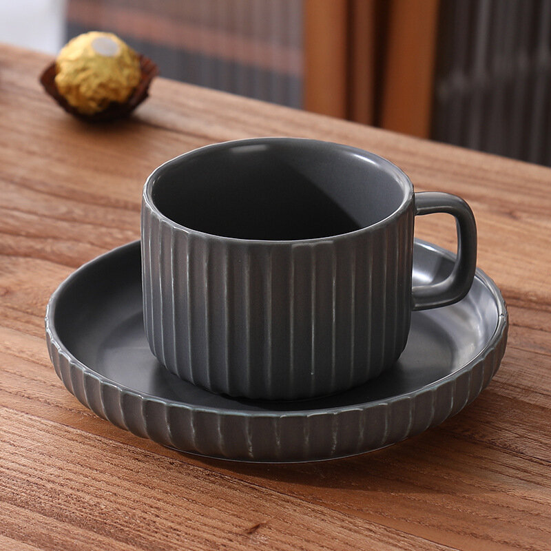 Набор чашек и блюдец для офисного послеобеденного чая в стиле Ins с подставкой и ложкой, винтажный керамический набор кофейных чашек для домашнего использования