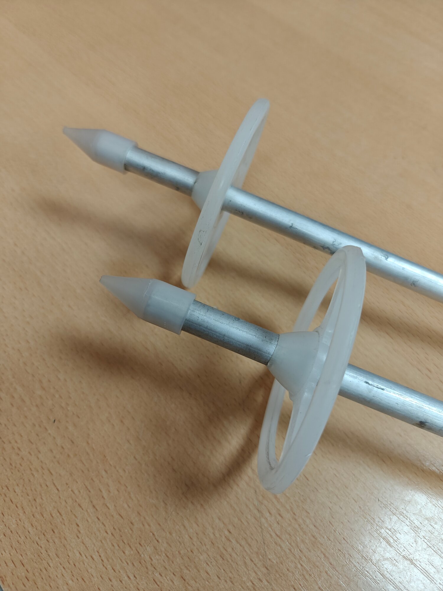 Детские лыжные палки, 60 см, алюминий/пластик, белый, травмобезопасными наконечниками.