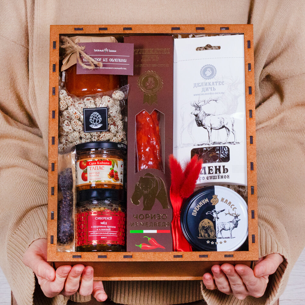 Подарочный набор с колбасой из медвежатины, паштетом, мясом оленя, конфитюром из облепихи и мёдом с кедровыми орехами