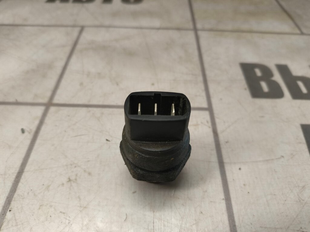 Датчик включения вентилятора VW Passat B3 1988-1993