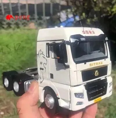 Сборная модель автомобиля SINOTRUK SITRAK C7H 1:36. Белый грузовик для сборки. Автомобили