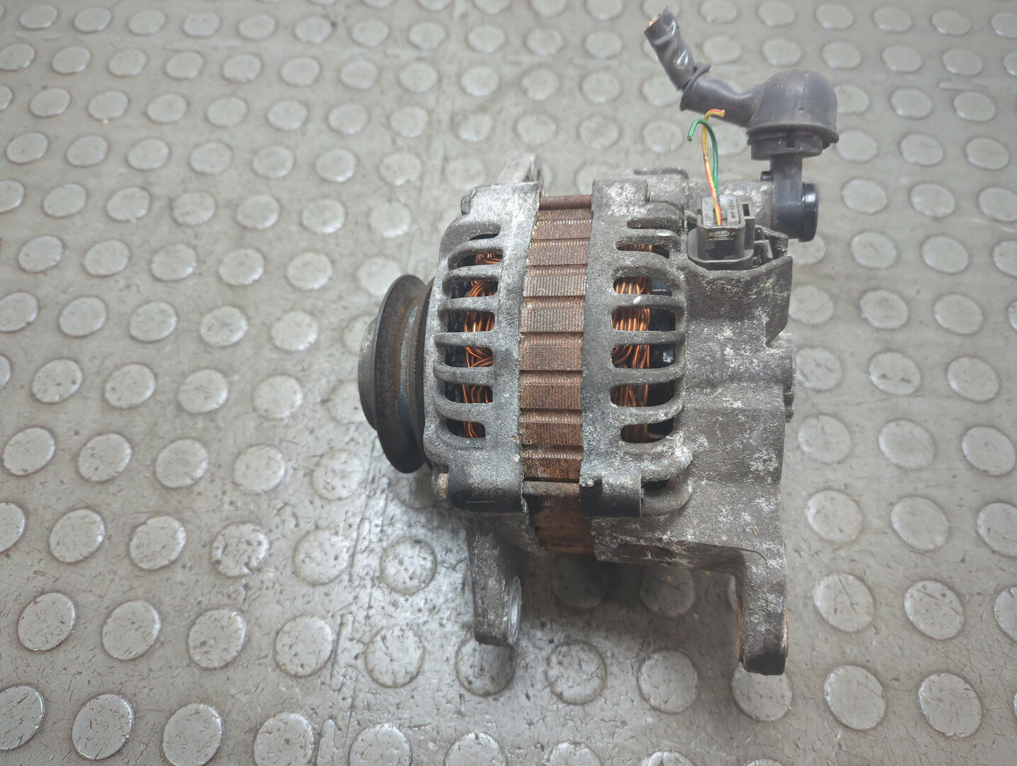 Генератор Nissan Primera P12 Б/У