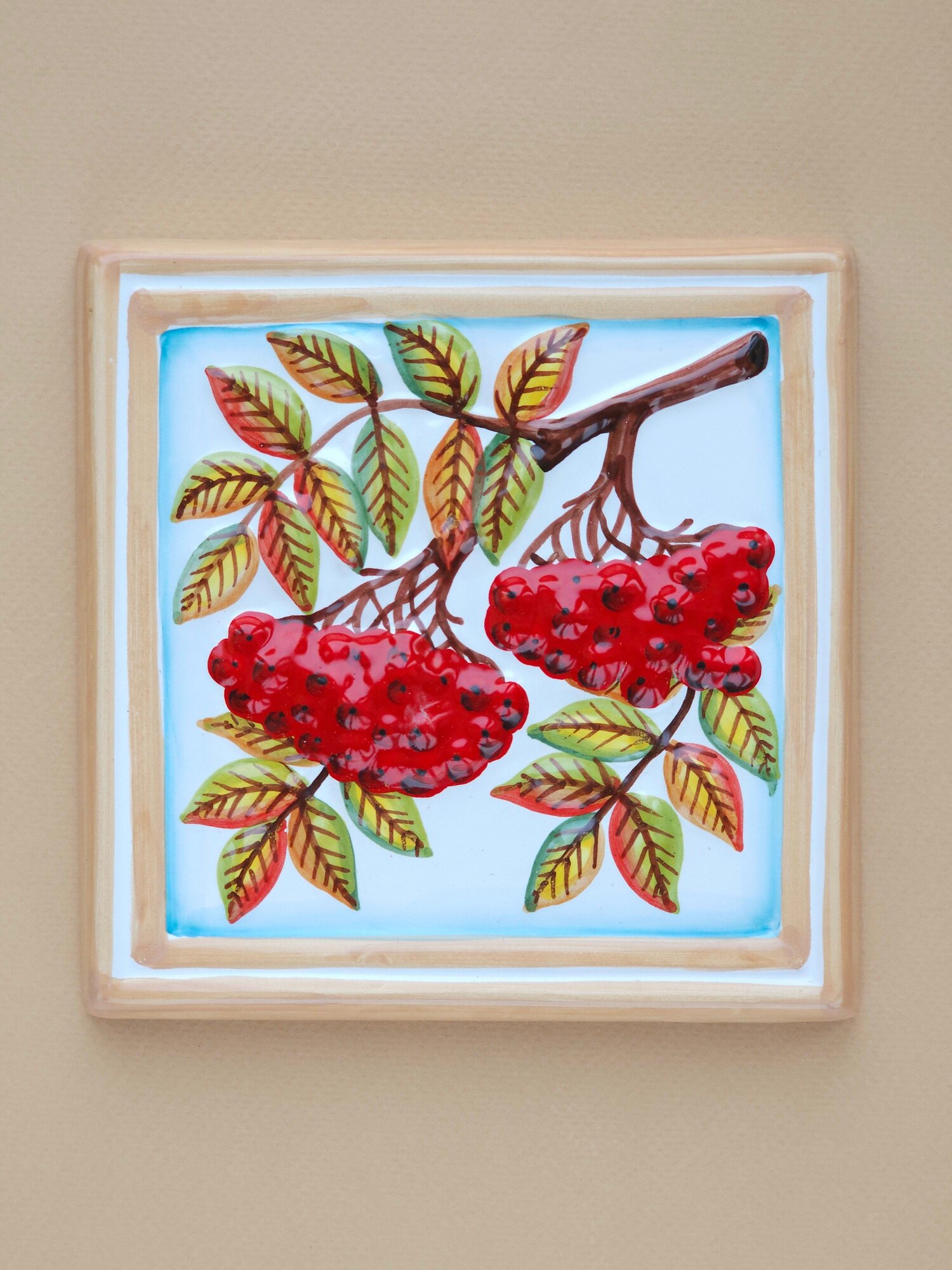 Рябина. Панно, изразец, настенный декор, плакетка, украшение настенное интерьерное. Ярославская майолика. Керамика ручной работы. Сделано в России.