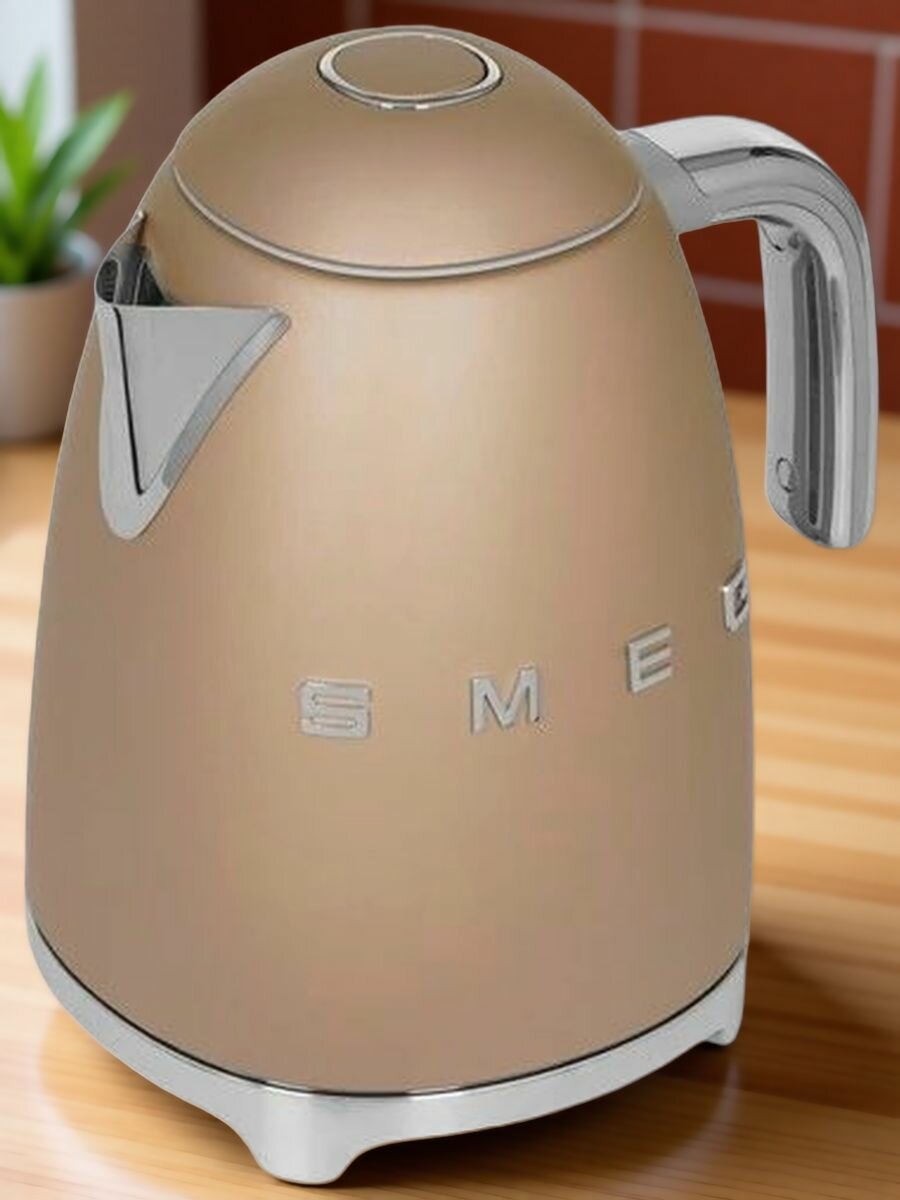 Чайник Smeg KLF03CHMEU, шампань