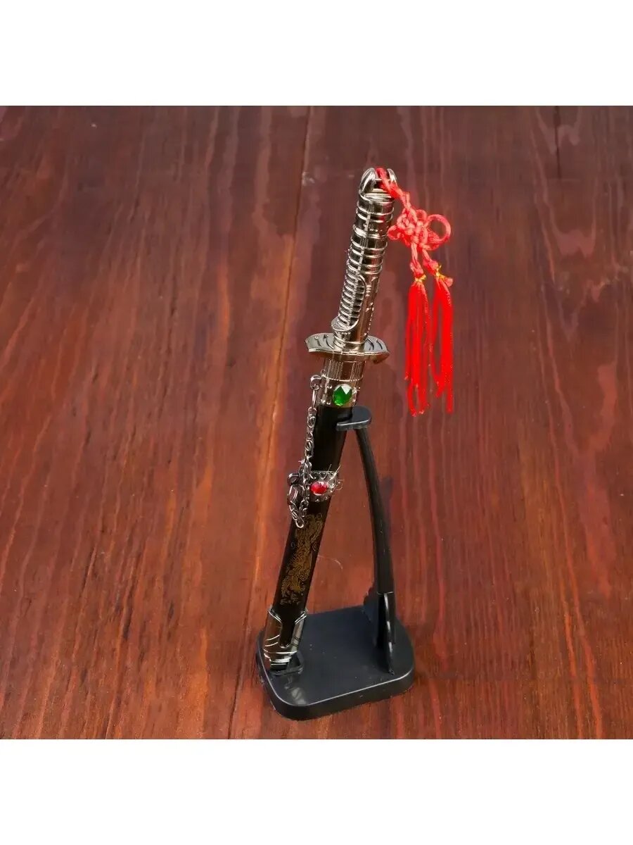 Сувенирный кинжал на подставке