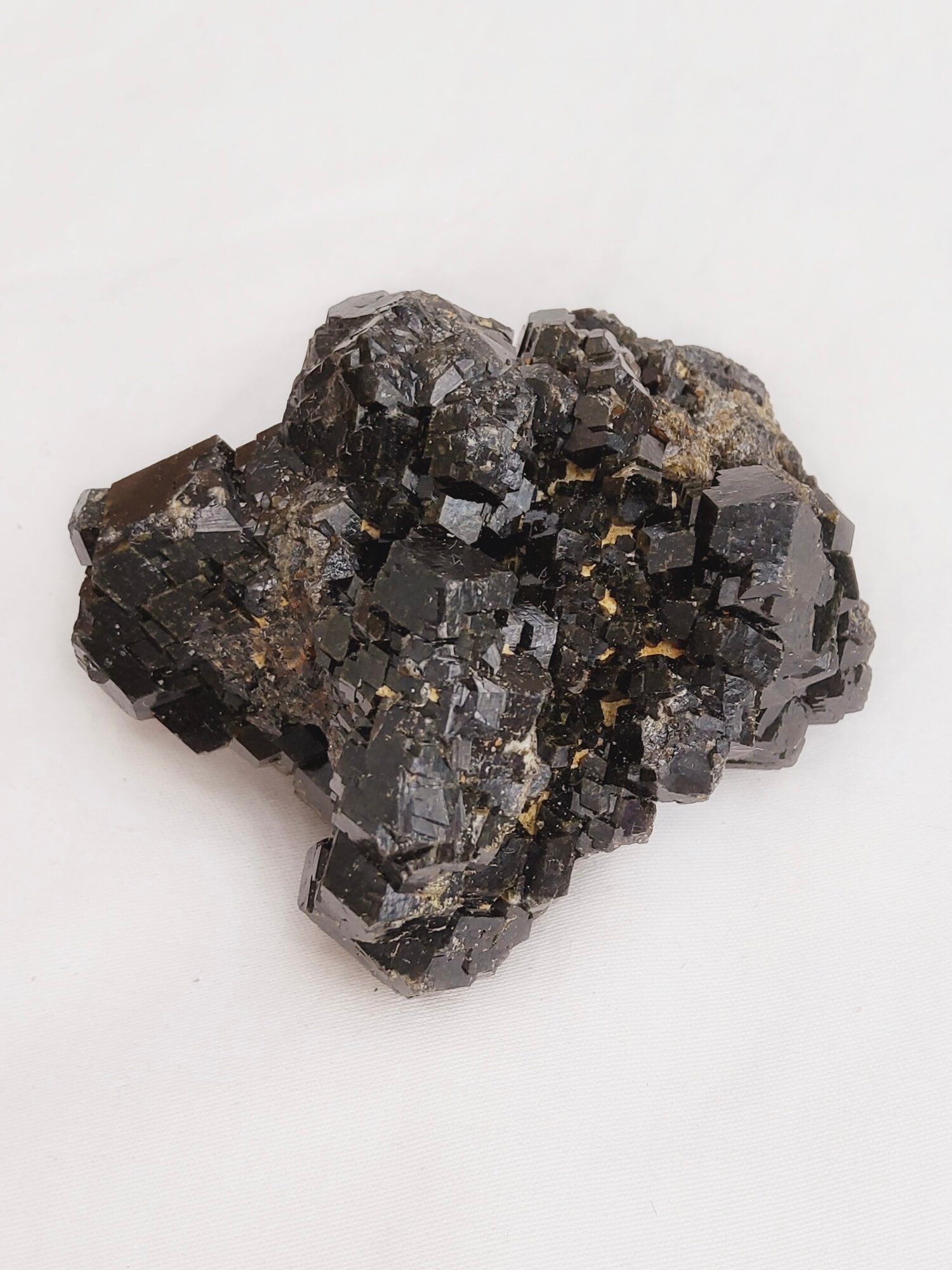 Друза натуральный камень гранат меланит (андрадит) вес 121 гр