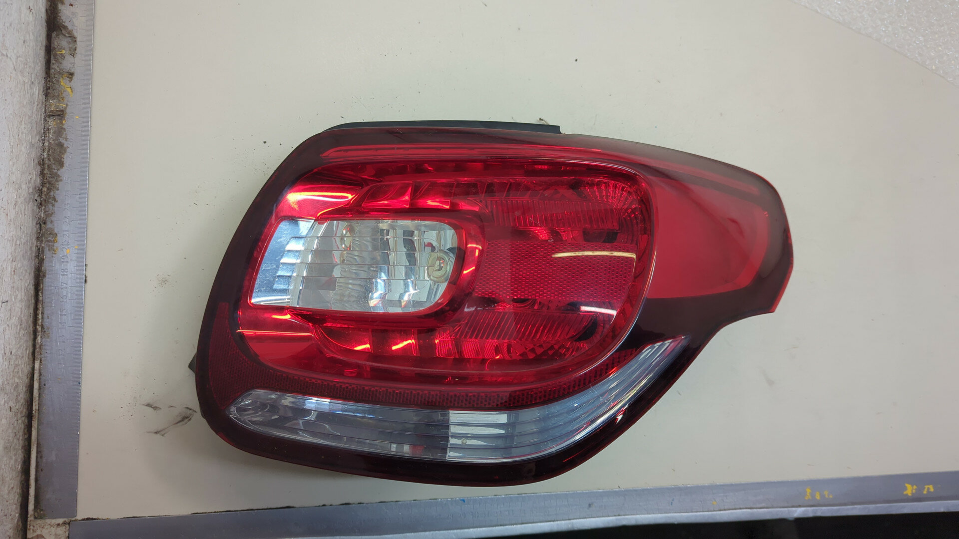 Фонарь (задний) правый Citroen DS3 Б/У