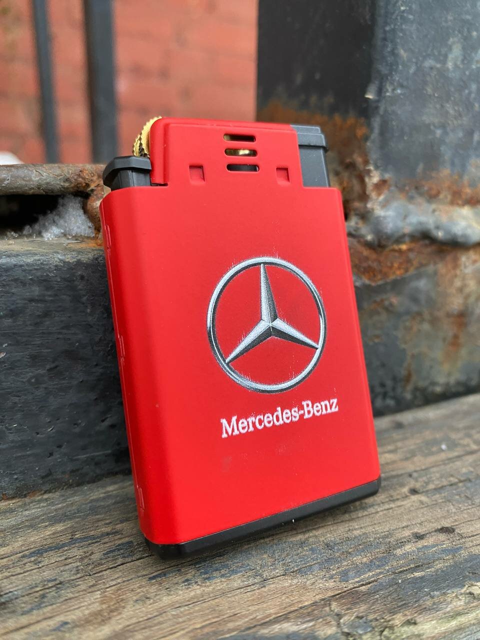 Зажигалка газовая гибридная Mercedes-Benz красная металл без газа, два вида пламени