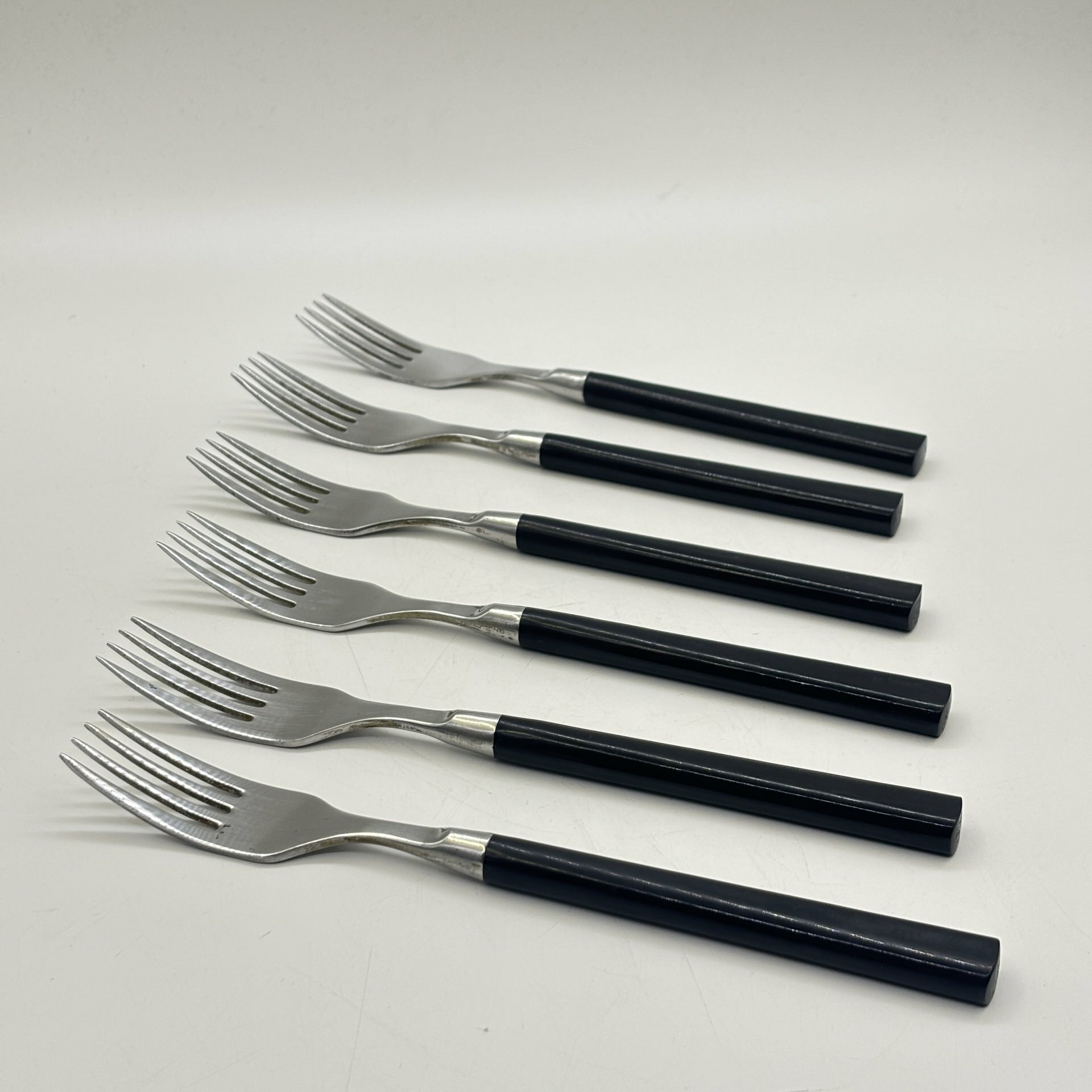 Набор из шести столовых вилок, пластик, нержавеющая сталь, СССР, 1970-1990 гг.