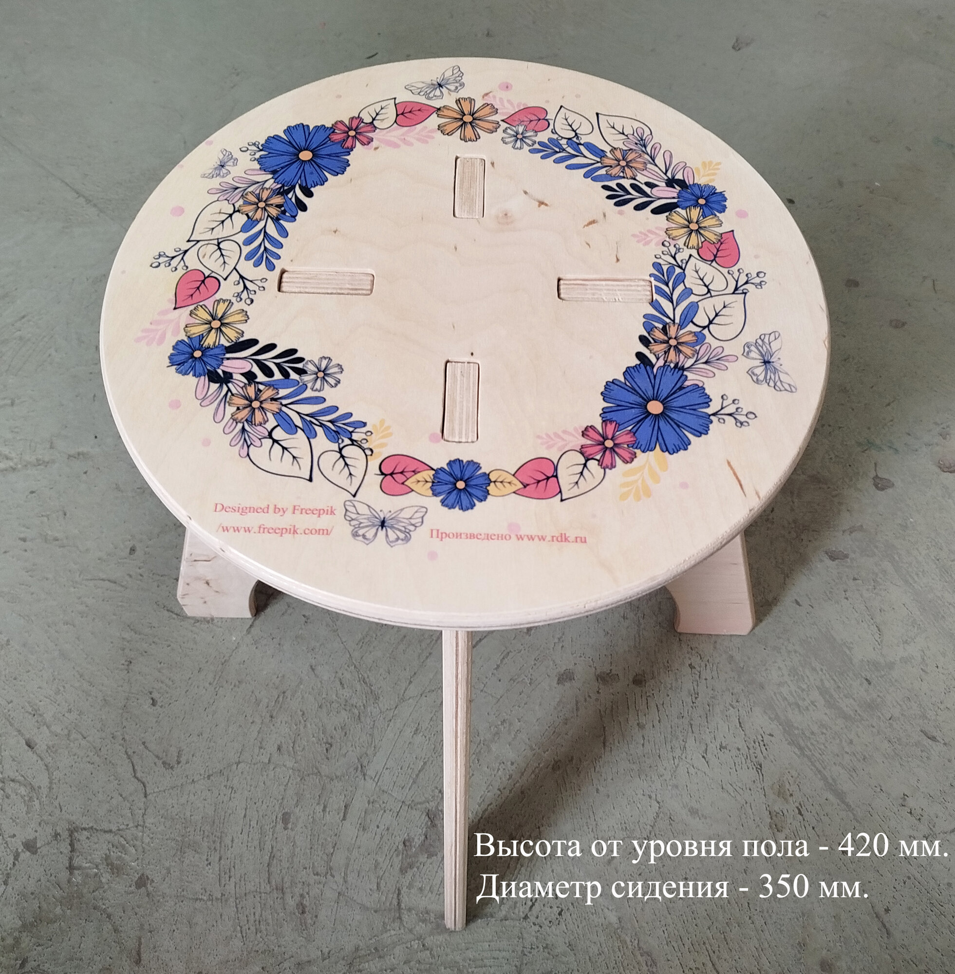 Табурет деревянный